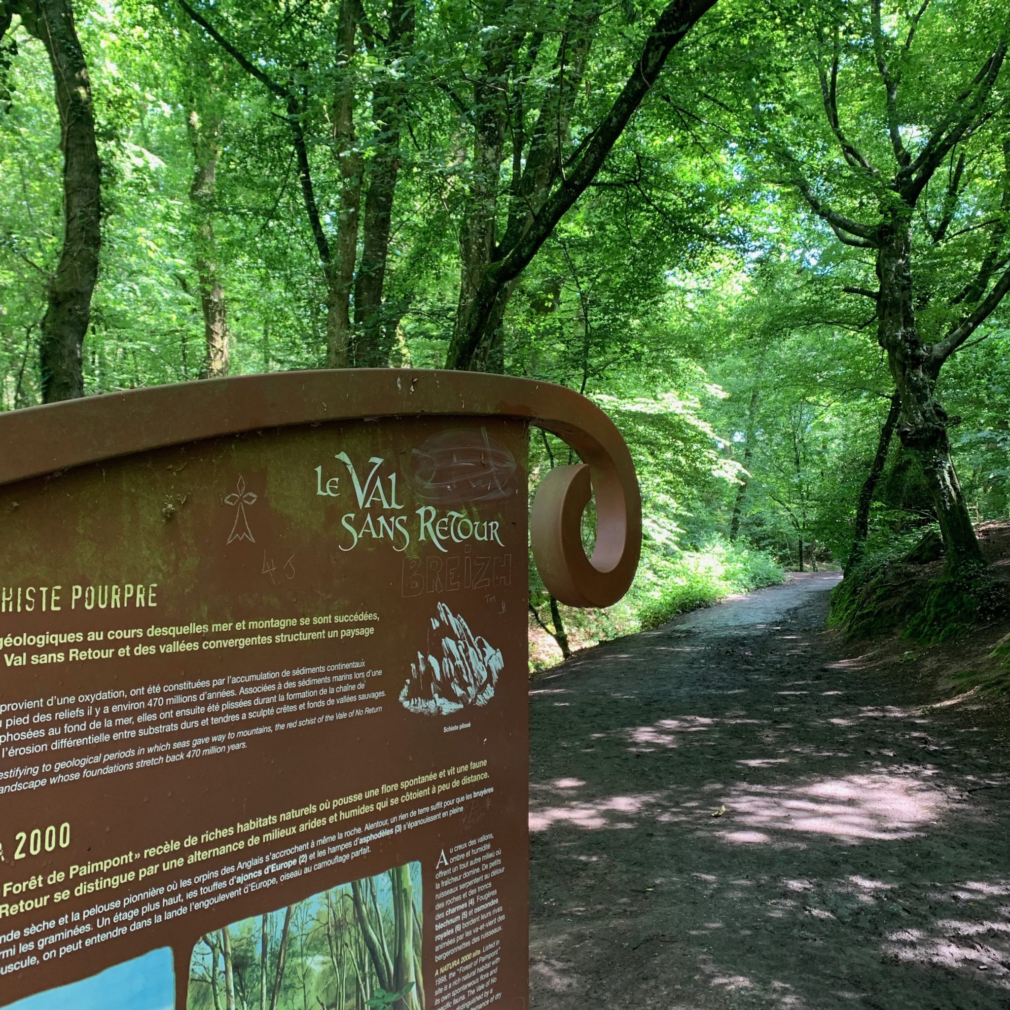 Visite de la forêt de Brocéliande: le Val sans retour et la Porte des ...